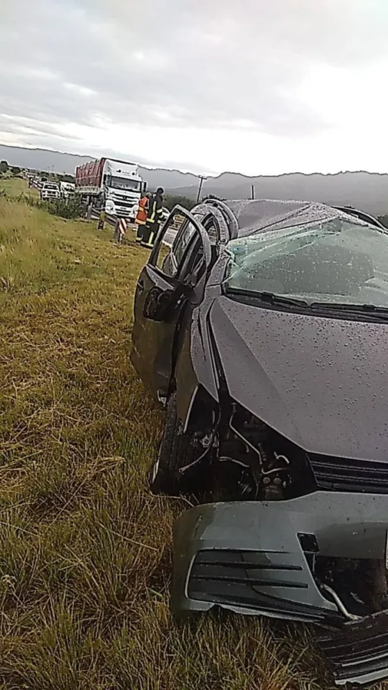 Accidente en Ruta 1: un auto despistó en Papagayos y cuatro personas ...